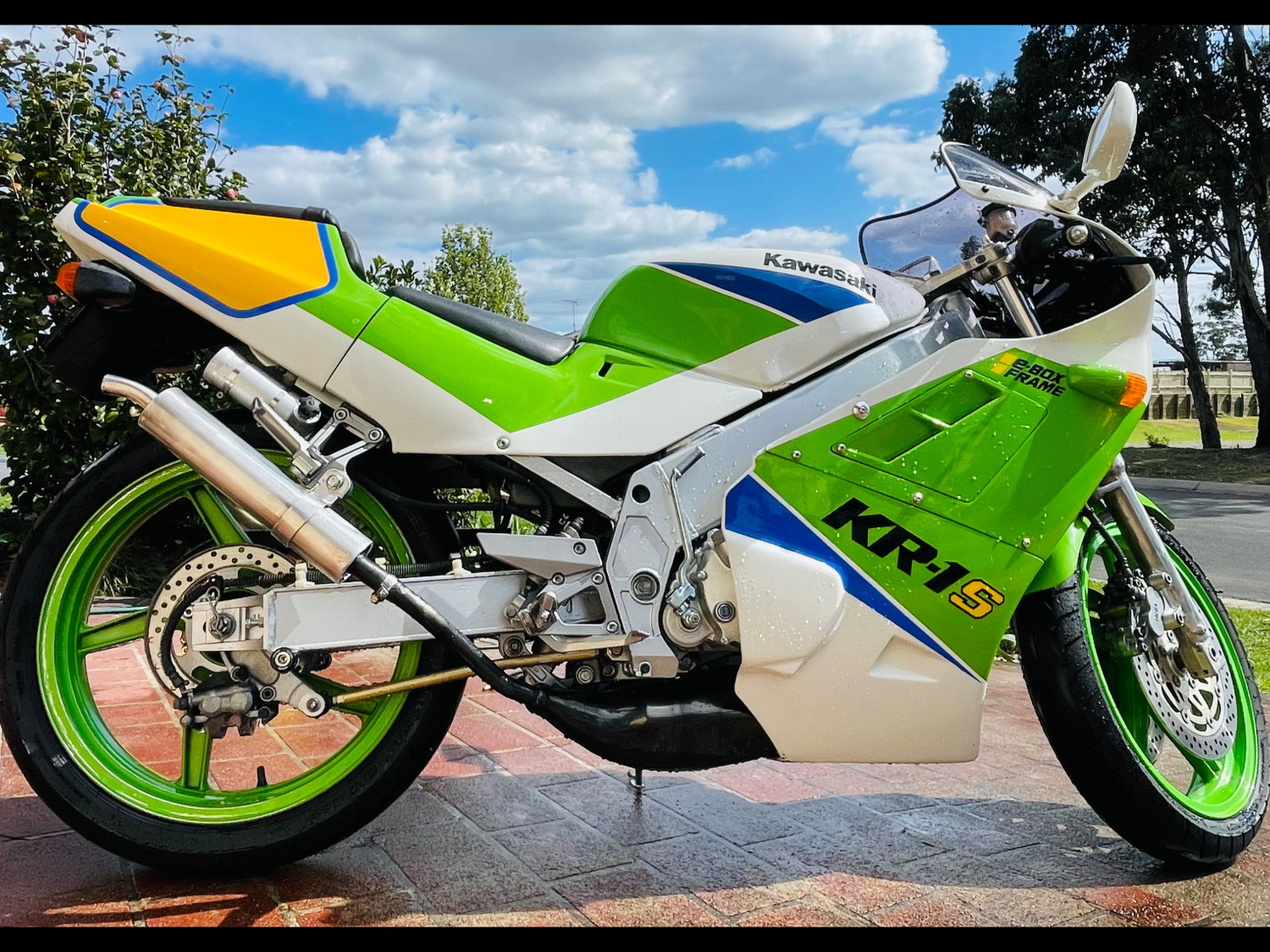 1991 Kawasaki 249cc KR-1S - Vecey - Shannons Club