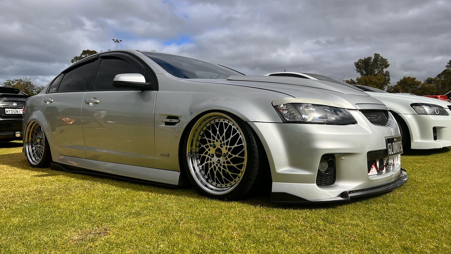 2011 Holden Commodore - Glonuts - Shannons Club