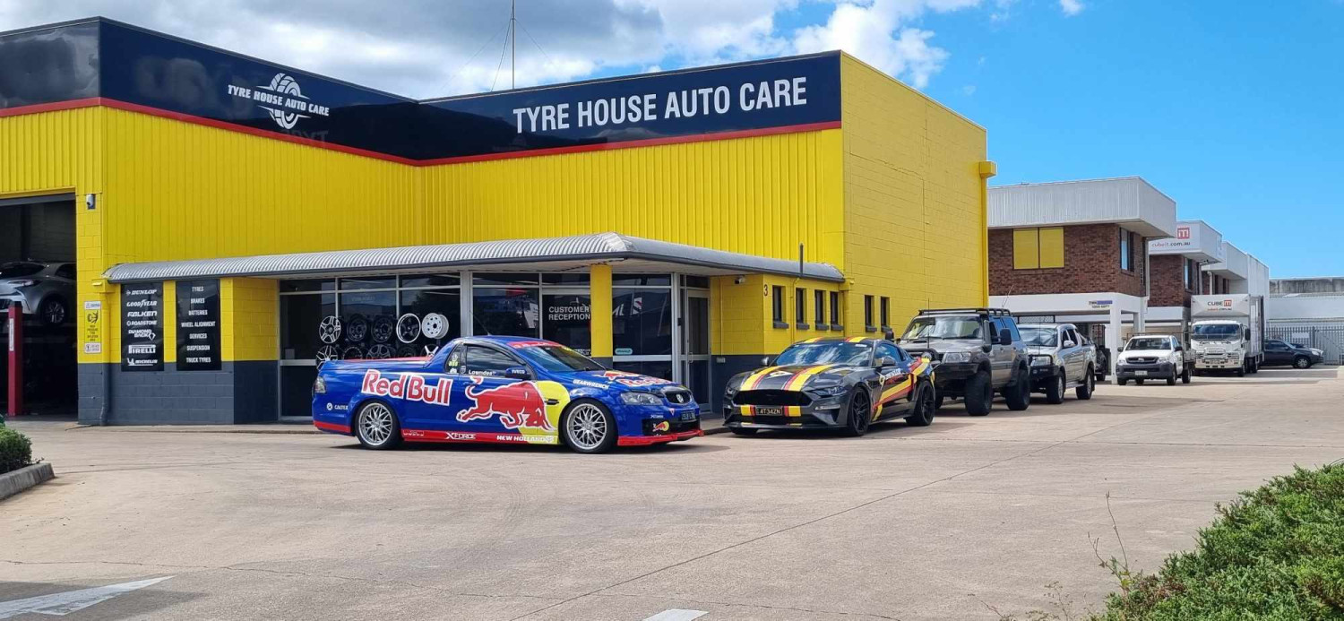 2007 Holden VE SSV - RedBull888 - Shannons Club