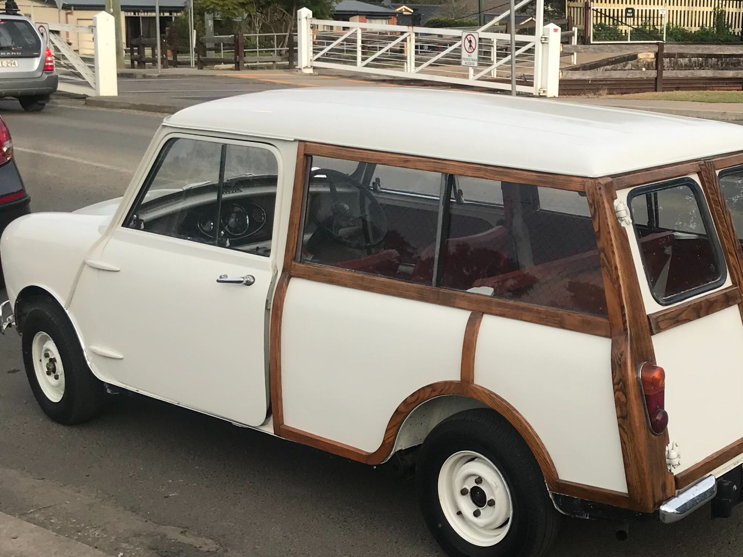 1967 Austin Mini Countryman - stables02 - Shannons Club