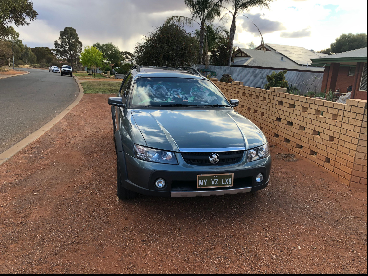 2005 Holden VZ Adventra - tracyimarasco - Shannons Club