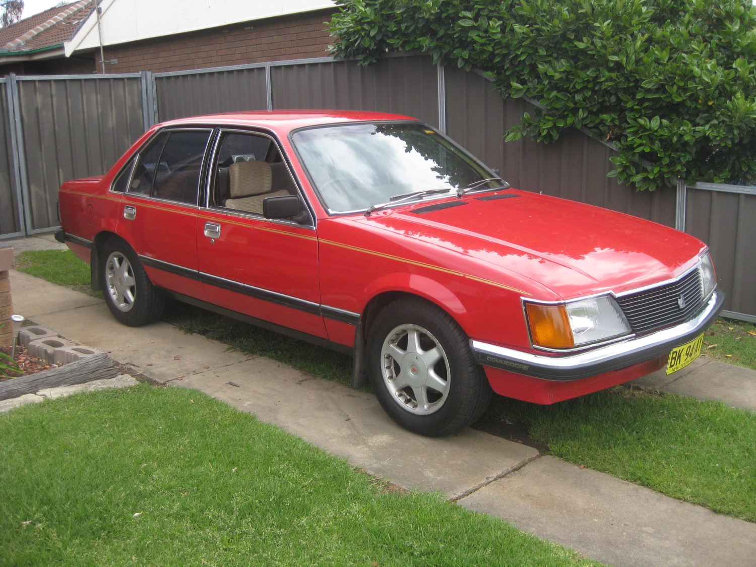 Photo by littleredVH - Shannons Club