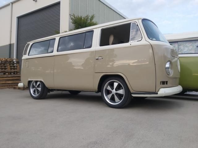 1972 Volkswagen KOMBI - bavickers - Shannons Club