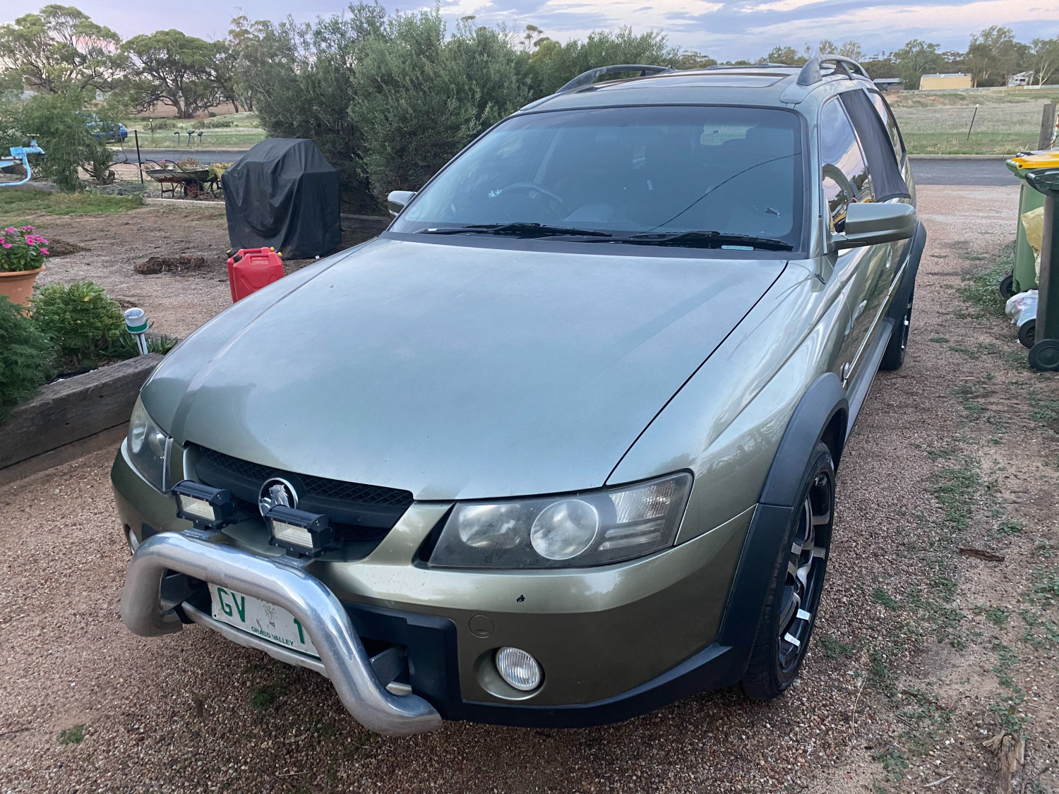 2004 Holden ADVENTRA LX8 - crikey64 - Shannons Club