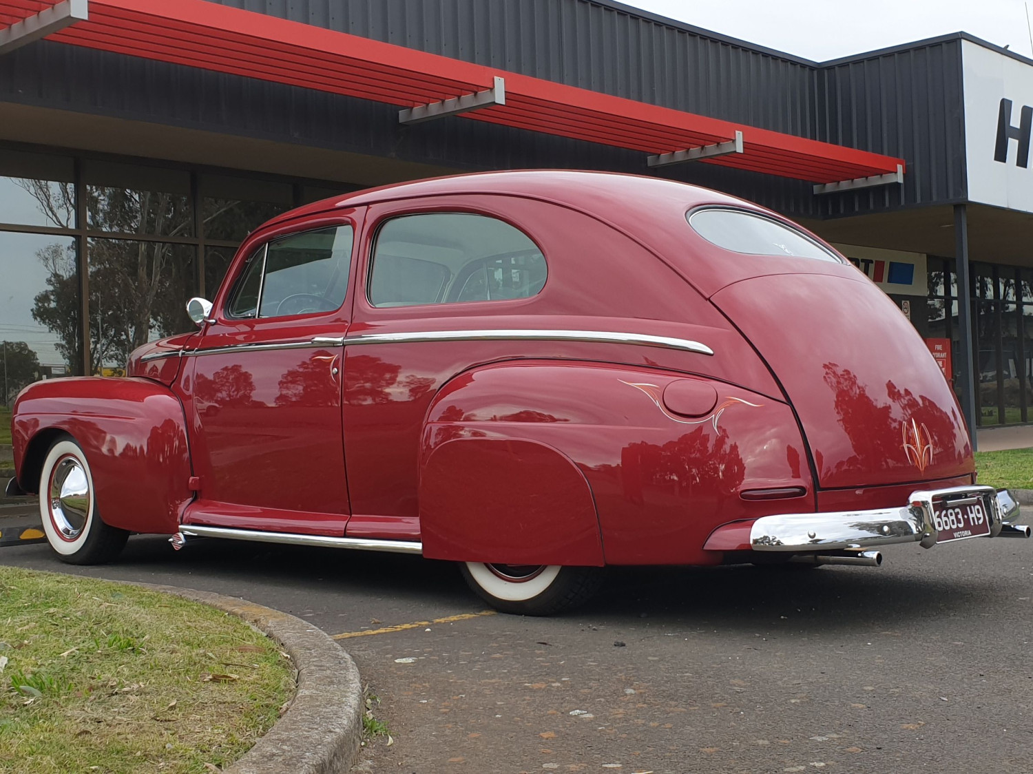 1948 Ford Tudor - Motobassman - Shannons Club